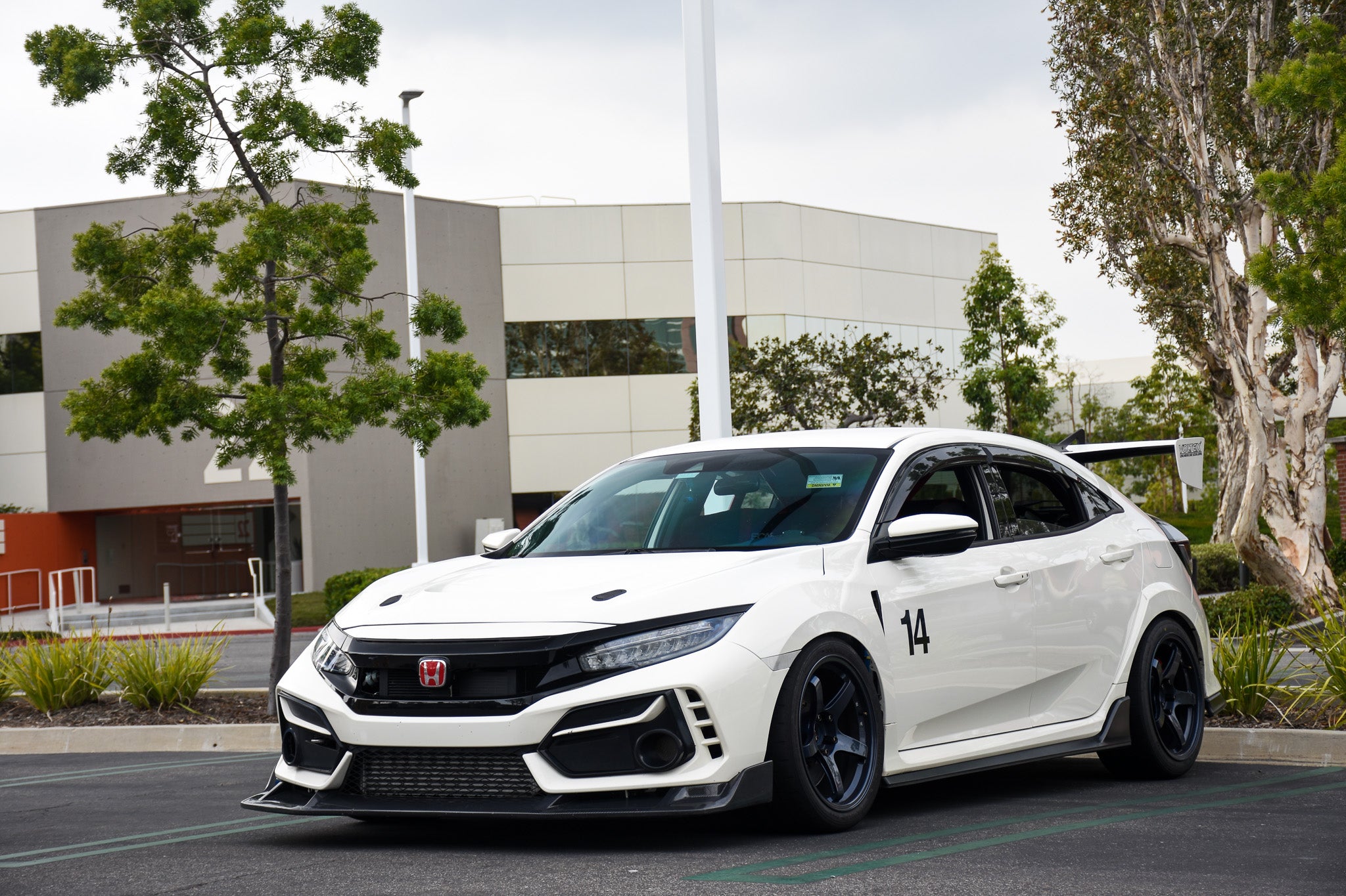 MISS SUB2CLUB – Group N Garage